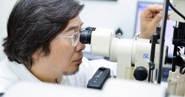 Donald Tan, cornea specialist from Singapore, will work at FVH from oct ...