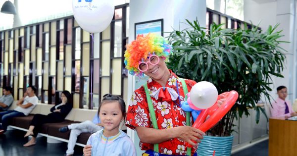 FV Hospital Gifts Balloons To Youngsters On International Children’s ...