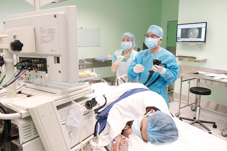 Gallstone removal combined with bile duct Stent replacement by ...