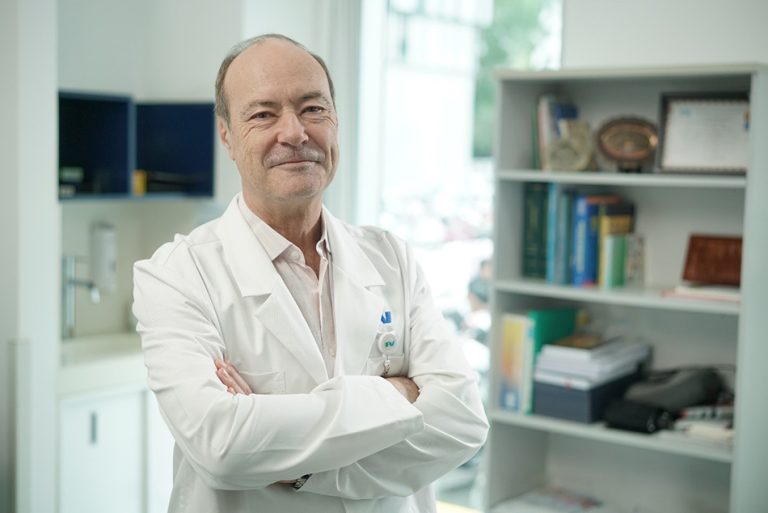 The ‘Hand magician’ – Dr Stéphane Guero returns to Vietnam - FV Hospital